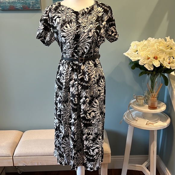 Erika | Dresses | Erika Tropical Flower Black And White Dress With Belt ...